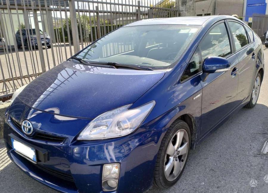 Violets Toyota Prius 2010 Viļņa, ar dzinēja tilpumu 1.80 L un nobraukumu 177 tūkst. km par 8222 €, foto 1 vietnē AUTOMOTO.COM.LV