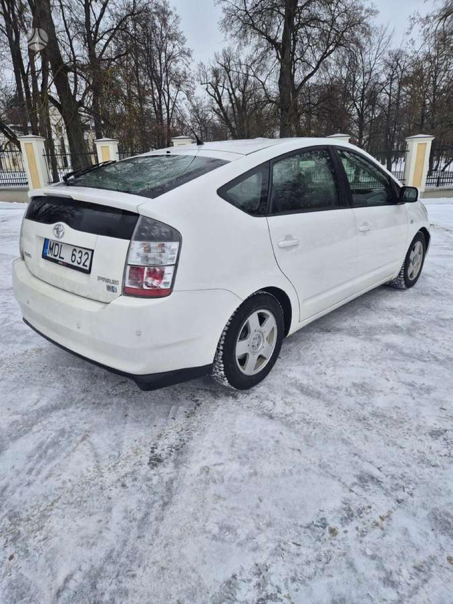 Balts Toyota Prius 2005 Vilkaviškis, ar dzinēja tilpumu 1.50 L un nobraukumu 232 tūkst. km par 2950 €, foto 3 vietnē AUTOMOTO.COM.LV