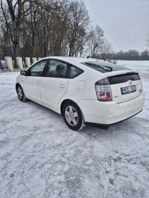 Balts Toyota Prius 2005 Vilkaviškis, ar dzinēja tilpumu 1.50 L un nobraukumu 232 tūkst. km par 2950 €, foto 4 vietnē AUTOMOTO.COM.LV