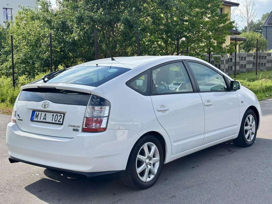 Белый Тойота Приус 2005 в Вильнюс, объемом двигателя 1.50 л и пробегом 300 тыс. км за 3500 €, фото 4 на AUTOMOTO.COM.LV