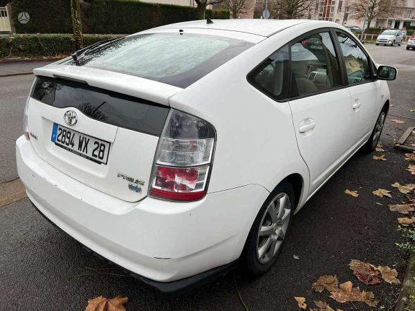 Balts Toyota Prius 2005 Tauragė, ar dzinēja tilpumu 1.50 L un nobraukumu 250 tūkst. km par 2999 €, foto 3 vietnē AUTOMOTO.COM.LV