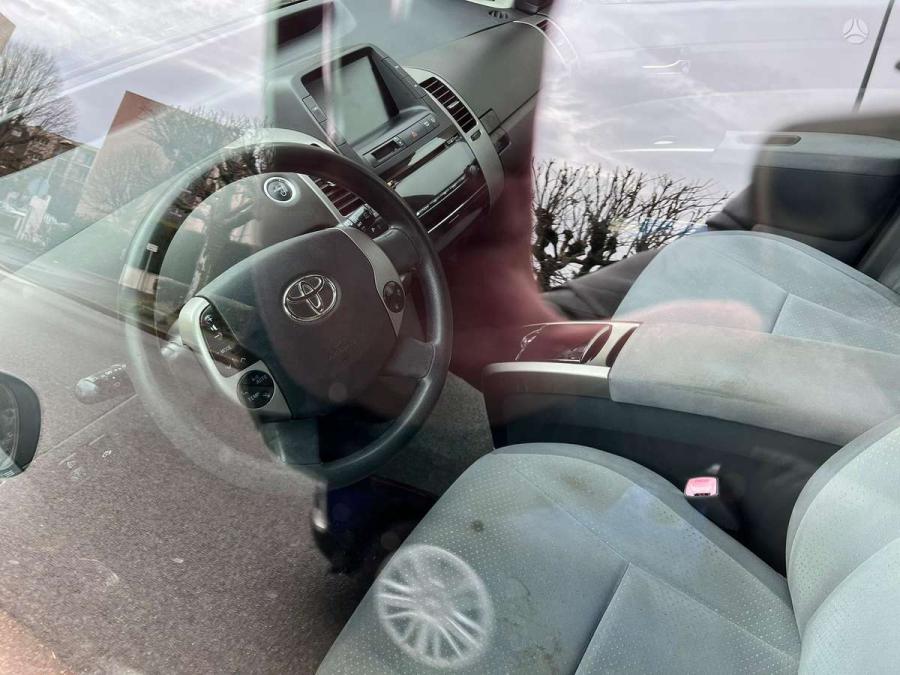 Белый Тойота Приус 2005 в Таураге, объемом двигателя 1.50 л и пробегом 250 тыс. км за 2999 €, фото 6 на AUTOMOTO.COM.LV