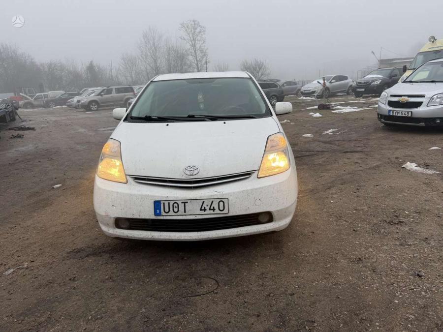 Balts Toyota Prius 2006 Kauņa, ar dzinēja tilpumu 1.50 L un nobraukumu 400 tūkst. km par 2200 €, foto 2 vietnē AUTOMOTO.COM.LV