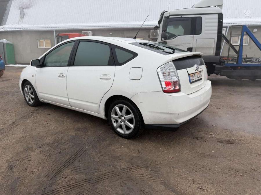 Balts Toyota Prius 2006 Kauņa, ar dzinēja tilpumu 1.50 L un nobraukumu 400 tūkst. km par 2200 €, foto 6 vietnē AUTOMOTO.COM.LV