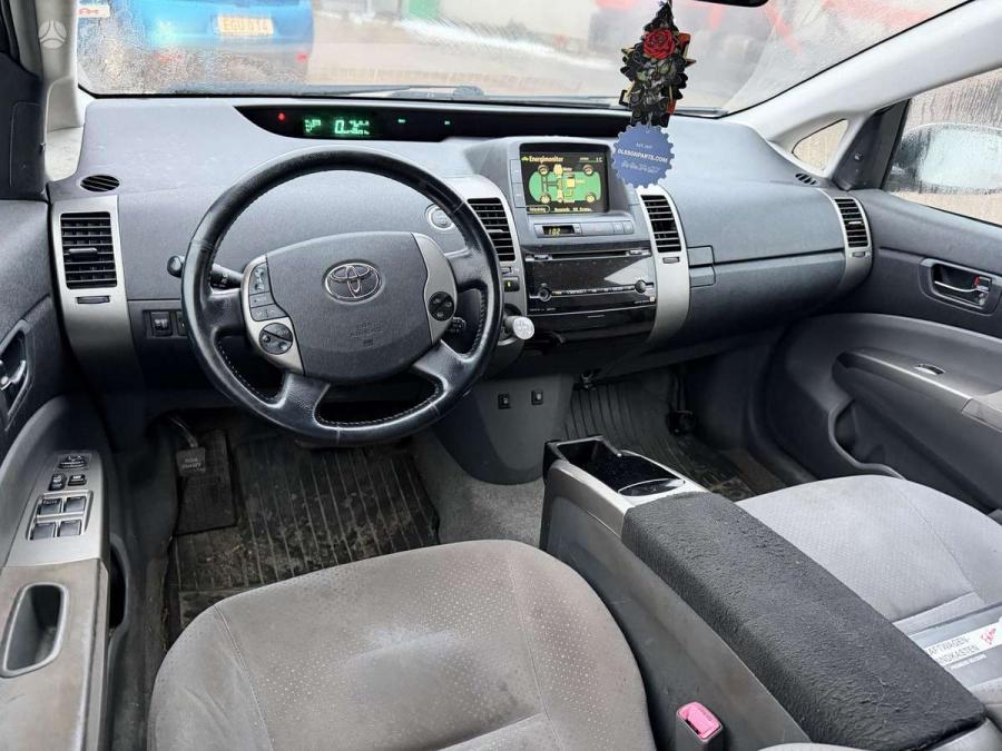 Balts Toyota Prius 2006 Kauņa, ar dzinēja tilpumu 1.50 L un nobraukumu 400 tūkst. km par 2200 €, foto 8 vietnē AUTOMOTO.COM.LV