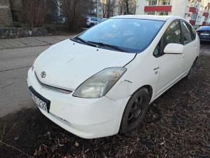 White Toyota Prius 2006 in Kaunas, with an engine capacity of 0.00 L and mileage of 441 thousand km for 1500 €, photo  on AUTOMOTO.COM.LV