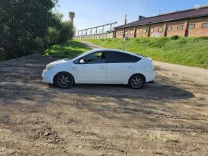 White Toyota Prius 2006 in Kaunas, with an engine capacity of 1.50 L and mileage of 399 thousand km for 1650 €, photo 4 on AUTOMOTO.COM.LV