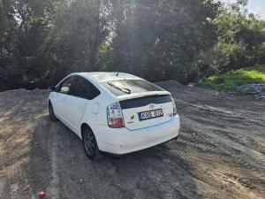 White Toyota Prius 2006 in Kaunas, with an engine capacity of 1.50 L and mileage of 399 thousand km for 1650 €, photo 5 on AUTOMOTO.COM.LV
