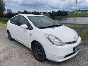 White Toyota Prius 2007 in Vilnius, with an engine capacity of 1.50 L and mileage of 294 thousand km for 3850 €, photo  on AUTOMOTO.COM.LV
