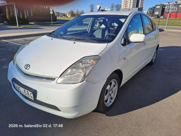 White Toyota Prius 2008 in Kaunas, with an engine capacity of 1.50 L and mileage of 535 thousand km for 4300 €, photo 3 on AUTOMOTO.COM.LV