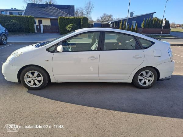 White Toyota Prius 2008 in Kaunas, with an engine capacity of 1.50 L and mileage of 535 thousand km for 4300 €, photo 4 on AUTOMOTO.COM.LV