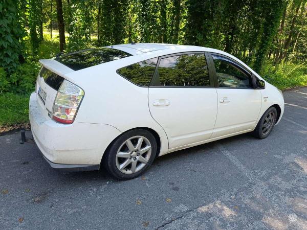 Balts Toyota Prius 2008 Kauņa, ar dzinēja tilpumu 1.50 L un nobraukumu 243 tūkst. km par 3300 €, foto 1 vietnē AUTOMOTO.COM.LV
