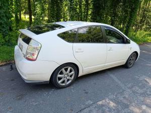 White Toyota Prius 2008 in Kaunas, with an engine capacity of 1.50 L and mileage of 243 thousand km for 3300 €, photo  on AUTOMOTO.COM.LV