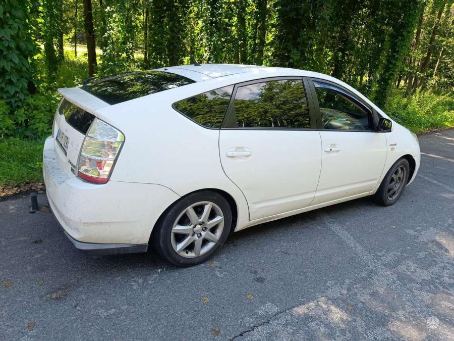 Balts Toyota Prius 2008 Kauņa, ar dzinēja tilpumu 1.50 L un nobraukumu 243 tūkst. km par 3300 €, foto 1 vietnē AUTOMOTO.COM.LV