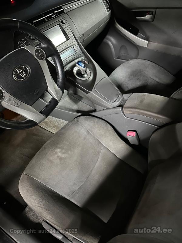 Balts Toyota Prius 2009 Tallina, ar dzinēja tilpumu 1.80 L un nobraukumu 337 tūkst. km par 4199 €, foto 11 vietnē AUTOMOTO.COM.LV