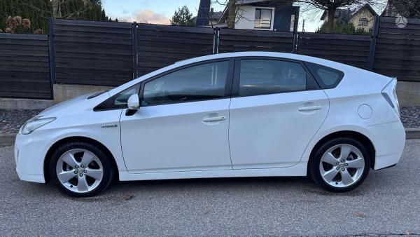 White Toyota Prius 2009 in Vilnius, with an engine capacity of 1.80 L and mileage of 173 thousand km for 6670 €, photo 7 on AUTOMOTO.COM.LV