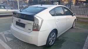 White Toyota Prius 2009 in Siauliai, with an engine capacity of 1.80 L and mileage of 260 thousand km for 4400 €, photo 4 on AUTOMOTO.COM.LV
