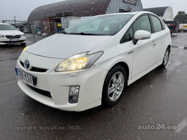White Toyota Prius 2009 in Tallinn, with an engine capacity of 1.80 L and mileage of 441 thousand km for 6500 €, photo 1 on AUTOMOTO.COM.LV