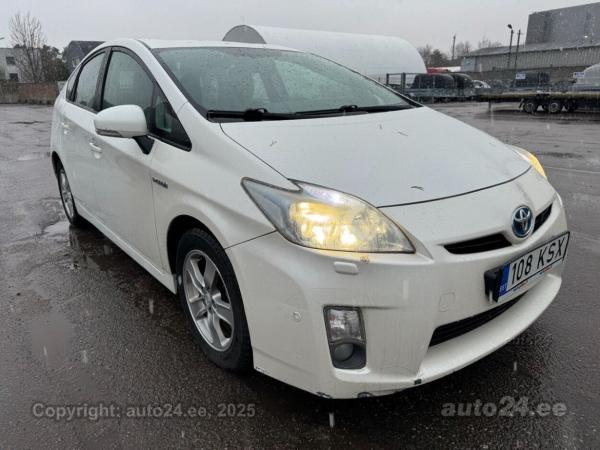 White Toyota Prius 2009 in Tallinn, with an engine capacity of 1.80 L and mileage of 441 thousand km for 6500 €, photo 3 on AUTOMOTO.COM.LV