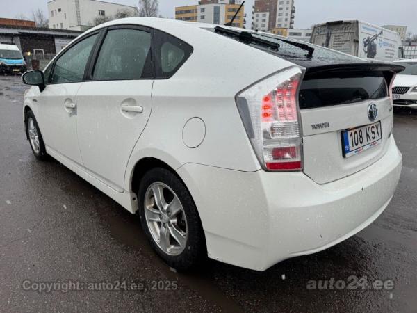 White Toyota Prius 2009 in Tallinn, with an engine capacity of 1.80 L and mileage of 441 thousand km for 6500 €, photo 4 on AUTOMOTO.COM.LV