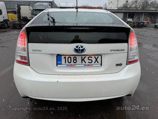 White Toyota Prius 2009 in Tallinn, with an engine capacity of 1.80 L and mileage of 441 thousand km for 6500 €, photo 5 on AUTOMOTO.COM.LV