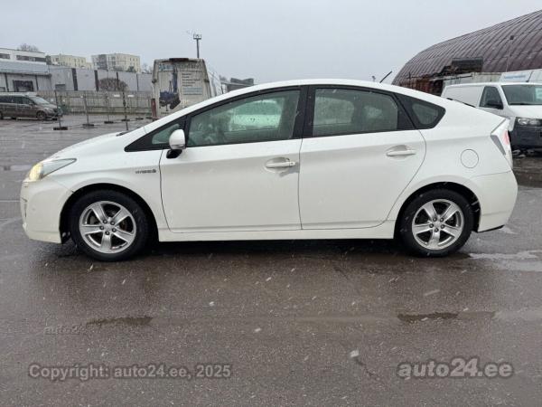 White Toyota Prius 2009 in Tallinn, with an engine capacity of 1.80 L and mileage of 441 thousand km for 6500 €, photo 7 on AUTOMOTO.COM.LV