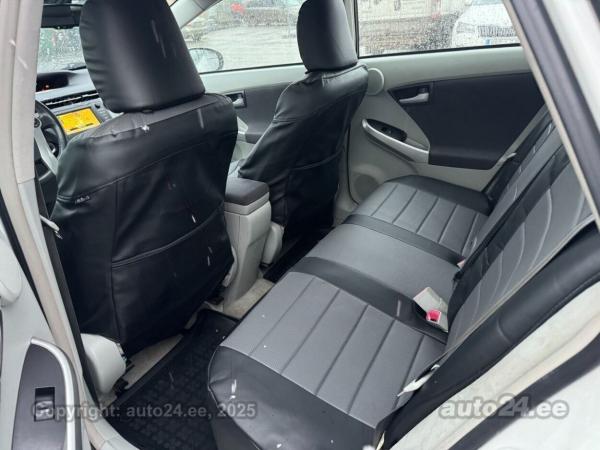 White Toyota Prius 2009 in Tallinn, with an engine capacity of 1.80 L and mileage of 441 thousand km for 6500 €, photo 11 on AUTOMOTO.COM.LV