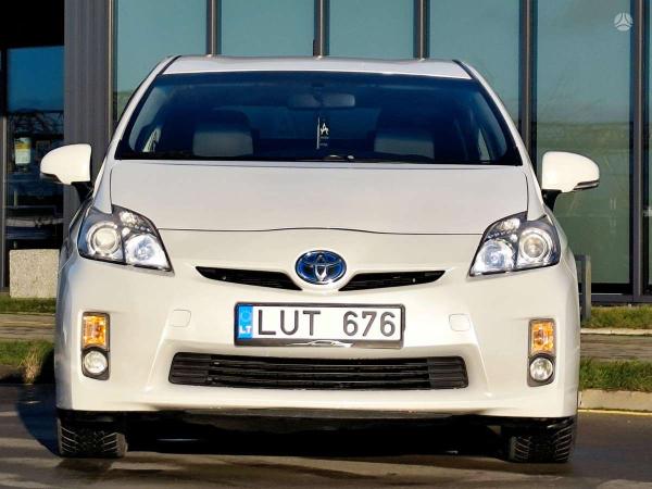 Balts Toyota Prius 2009 Šauļi, ar dzinēja tilpumu 1.80 L un nobraukumu 337 tūkst. km par 6800 €, foto 3 vietnē AUTOMOTO.COM.LV