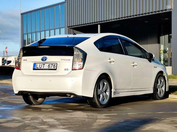 Balts Toyota Prius 2009 Šauļi, ar dzinēja tilpumu 1.80 L un nobraukumu 337 tūkst. km par 6800 €, foto 4 vietnē AUTOMOTO.COM.LV