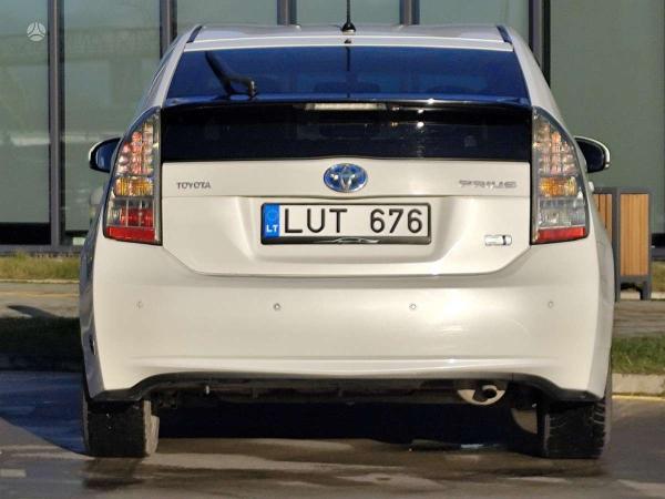 Balts Toyota Prius 2009 Šauļi, ar dzinēja tilpumu 1.80 L un nobraukumu 337 tūkst. km par 6800 €, foto 6 vietnē AUTOMOTO.COM.LV