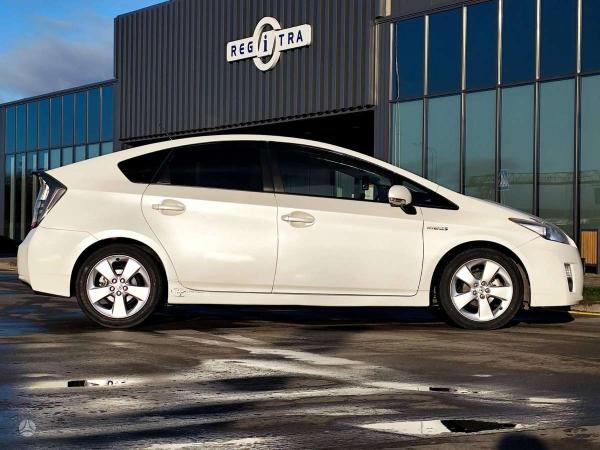 Balts Toyota Prius 2009 Šauļi, ar dzinēja tilpumu 1.80 L un nobraukumu 337 tūkst. km par 6800 €, foto 8 vietnē AUTOMOTO.COM.LV