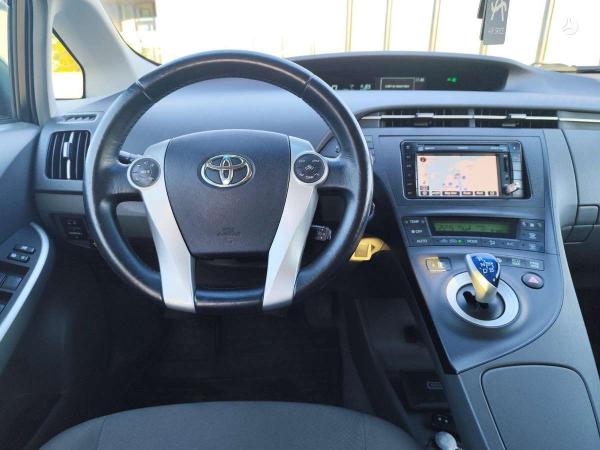 Balts Toyota Prius 2009 Šauļi, ar dzinēja tilpumu 1.80 L un nobraukumu 337 tūkst. km par 6800 €, foto 10 vietnē AUTOMOTO.COM.LV