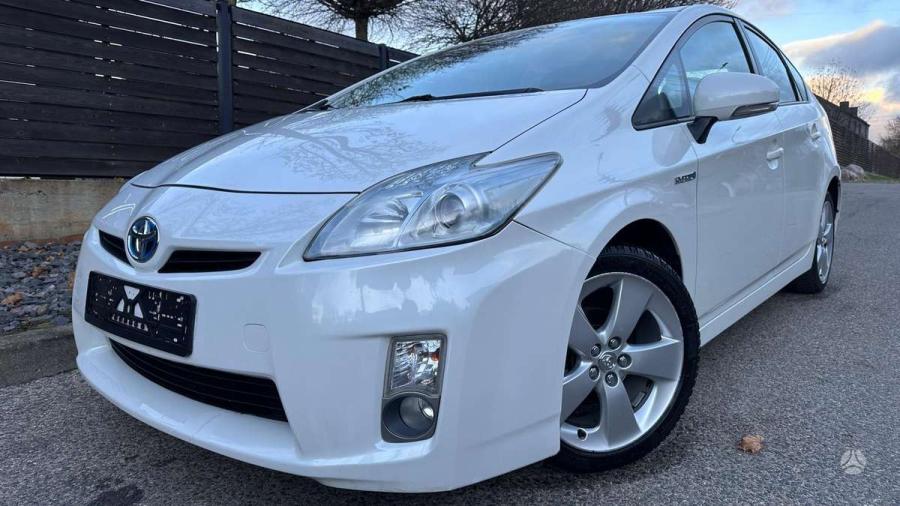 Balts Toyota Prius 2009 Viļņa, ar dzinēja tilpumu 1.80 L un nobraukumu 173 tūkst. km par 6670 €, foto 1 vietnē AUTOMOTO.COM.LV