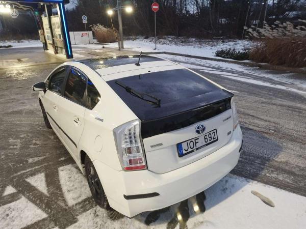 White Toyota Prius 2009 in Vilnius, with an engine capacity of 1.80 L and mileage of 266 thousand km for 6900 €, photo 7 on AUTOMOTO.COM.LV