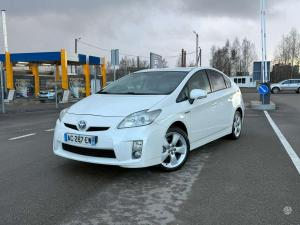 Balts Toyota Prius 2009 Panevēža, ar dzinēja tilpumu 1.80 L un nobraukumu 298 tūkst. km par 5990 €, foto  vietnē AUTOMOTO.COM.LV