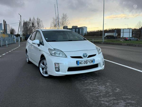 Balts Toyota Prius 2009 Panevēža, ar dzinēja tilpumu 1.80 L un nobraukumu 298 tūkst. km par 5990 €, foto 2 vietnē AUTOMOTO.COM.LV