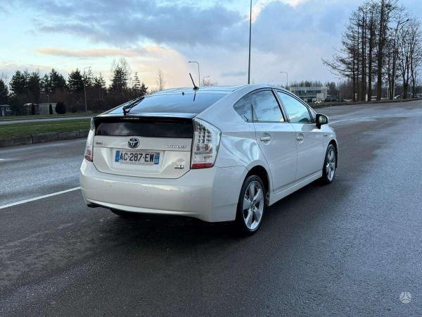 Balts Toyota Prius 2009 Panevēža, ar dzinēja tilpumu 1.80 L un nobraukumu 298 tūkst. km par 5990 €, foto 7 vietnē AUTOMOTO.COM.LV