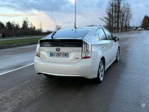 White Toyota Prius 2009 in Panevezys, with an engine capacity of 1.80 L and mileage of 298 thousand km for 5990 €, photo 9 on AUTOMOTO.COM.LV