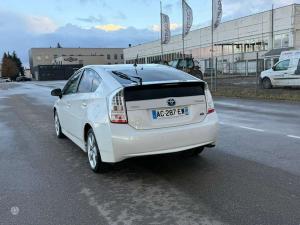White Toyota Prius 2009 in Panevezys, with an engine capacity of 1.80 L and mileage of 298 thousand km for 5990 €, photo 10 on AUTOMOTO.COM.LV