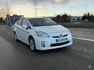 White Toyota Prius 2009 in Panevezys, with an engine capacity of 1.80 L and mileage of 298 thousand km for 5990 €, photo 12 on AUTOMOTO.COM.LV