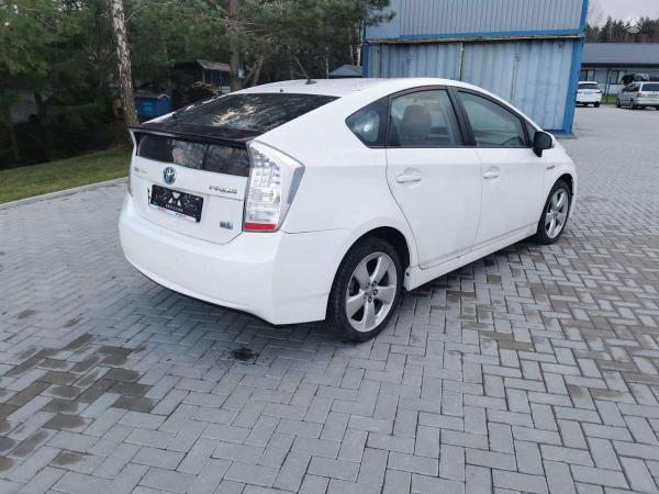 Balts Toyota Prius 2009 Kauņa, ar dzinēja tilpumu 1.80 L un nobraukumu 340 tūkst. km par 5300 €, foto 4 vietnē AUTOMOTO.COM.LV