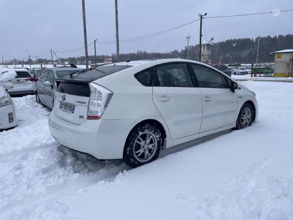 Balts Toyota Prius 2009 Viļņa, ar dzinēja tilpumu 1.80 L un nobraukumu 208 tūkst. km par 5490 €, foto 3 vietnē AUTOMOTO.COM.LV