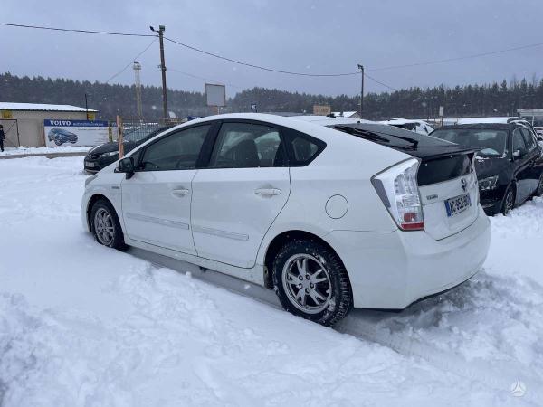 Balts Toyota Prius 2009 Viļņa, ar dzinēja tilpumu 1.80 L un nobraukumu 208 tūkst. km par 5490 €, foto 4 vietnē AUTOMOTO.COM.LV