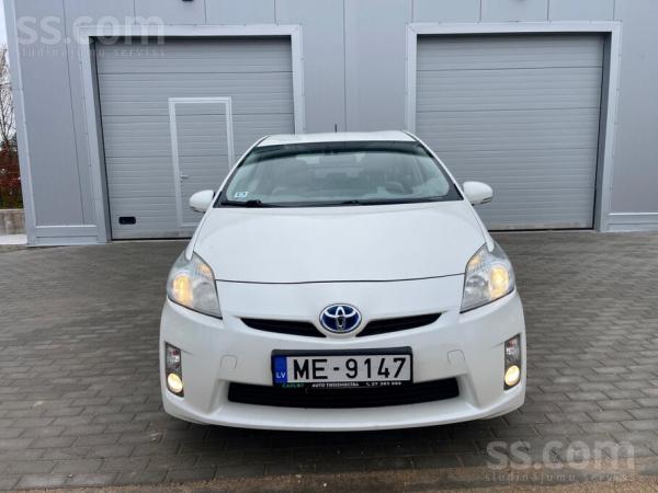 White Toyota Prius 2009 in Riga, with an engine capacity of 1.80 L and mileage of 0 thousand km for 5500 €, photo 2 on AUTOMOTO.COM.LV