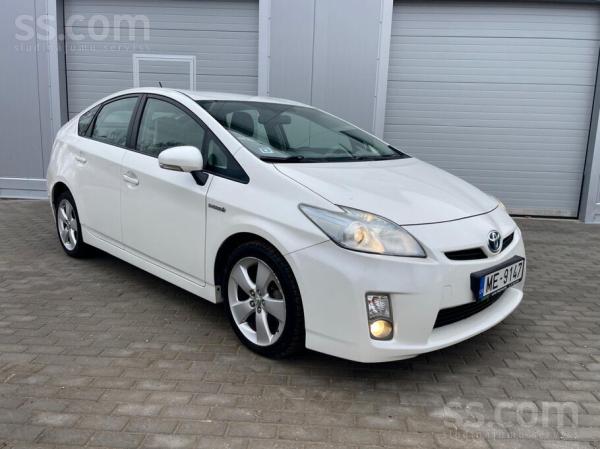 White Toyota Prius 2009 in Riga, with an engine capacity of 1.80 L and mileage of 0 thousand km for 5500 €, photo 3 on AUTOMOTO.COM.LV