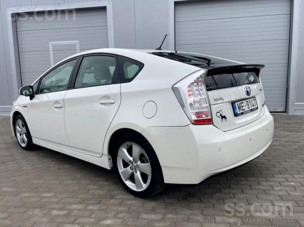 White Toyota Prius 2009 in Riga, with an engine capacity of 1.80 L and mileage of 0 thousand km for 5500 €, photo 4 on AUTOMOTO.COM.LV