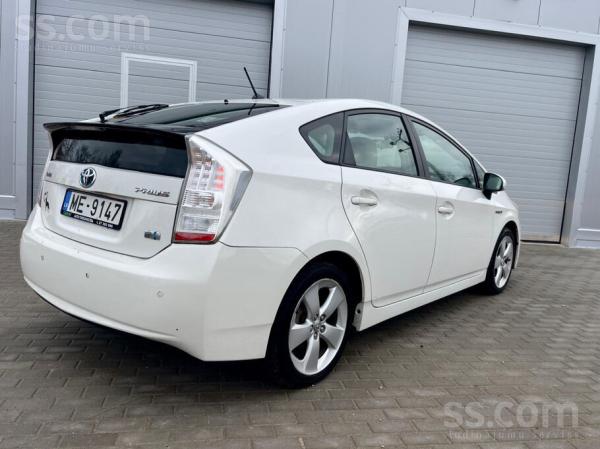 White Toyota Prius 2009 in Riga, with an engine capacity of 1.80 L and mileage of 0 thousand km for 5500 €, photo 5 on AUTOMOTO.COM.LV