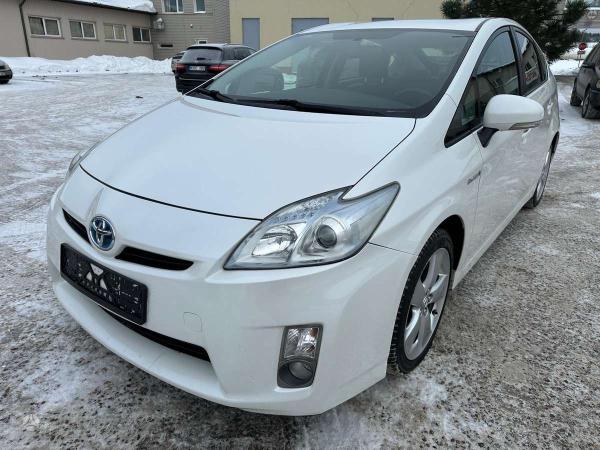 White Toyota Prius 2009 in Vilnius, with an engine capacity of 1.80 L and mileage of 173 thousand km for 6550 €, photo 1 on AUTOMOTO.COM.LV