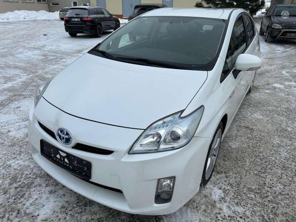White Toyota Prius 2009 in Vilnius, with an engine capacity of 1.80 L and mileage of 173 thousand km for 6550 €, photo 2 on AUTOMOTO.COM.LV
