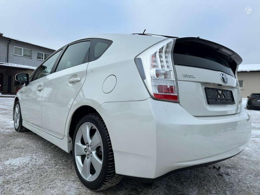 Balts Toyota Prius 2009 Viļņa, ar dzinēja tilpumu 1.80 L un nobraukumu 173 tūkst. km par 6550 €, foto 5 vietnē AUTOMOTO.COM.LV
